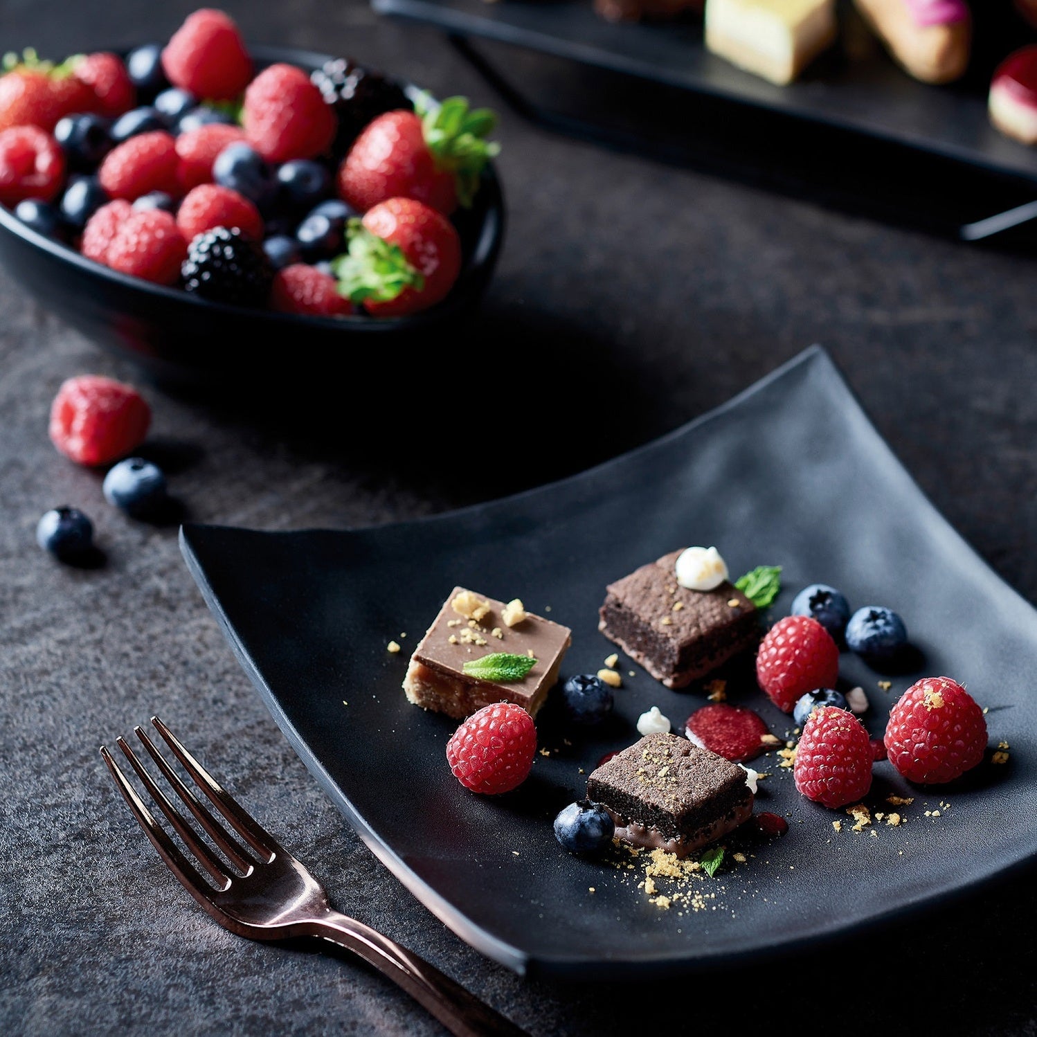 Pigment Noir Melamine Square Curved Plate — Dalebrook